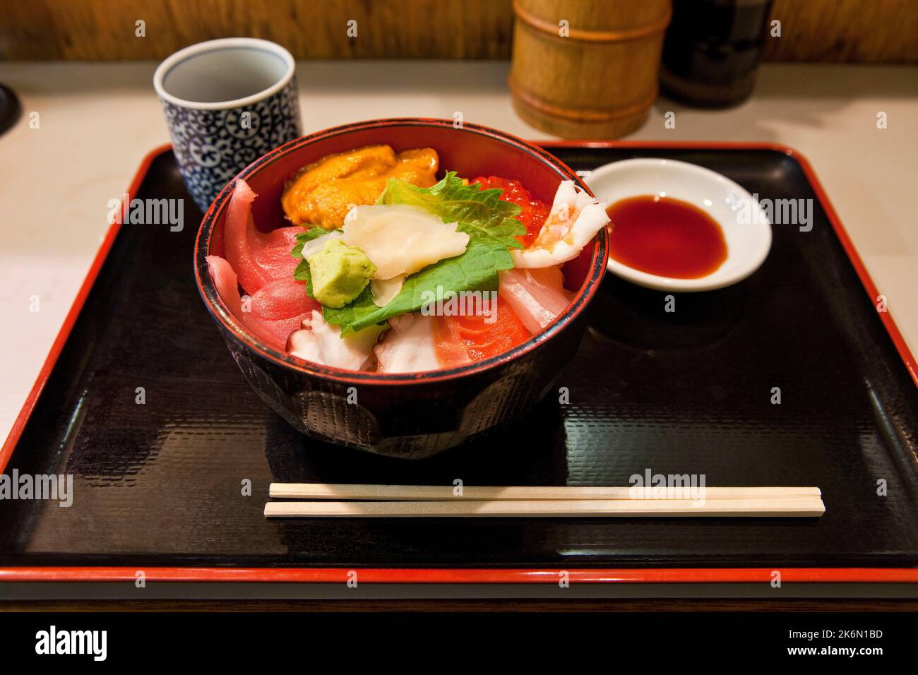 Sushi bowl Tsukiji market Tokyo Japan Stock Photo - Alamy