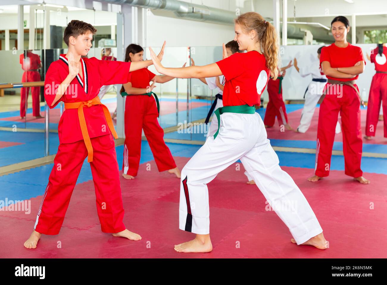 Kids training on karate hi-res stock photography and images - Alamy