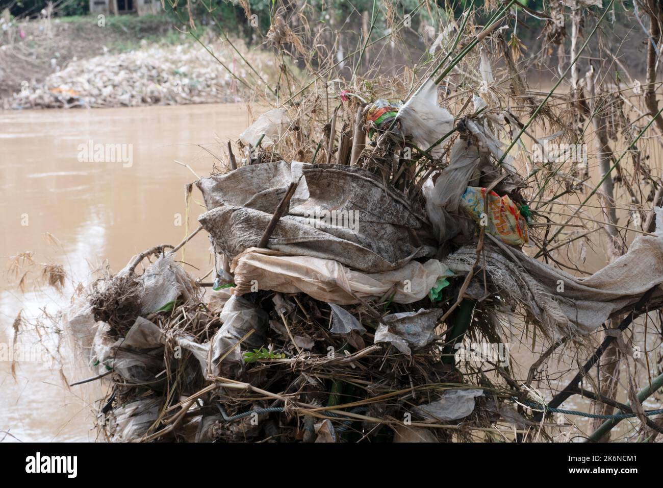 Garbage in river hi-res stock photography and images - Alamy