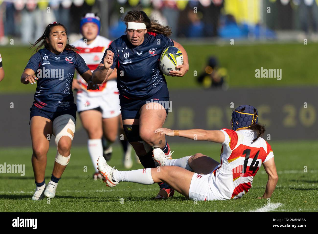 USA's Hope Rogers breaks during the Women's Rugby World Cup pool B ...