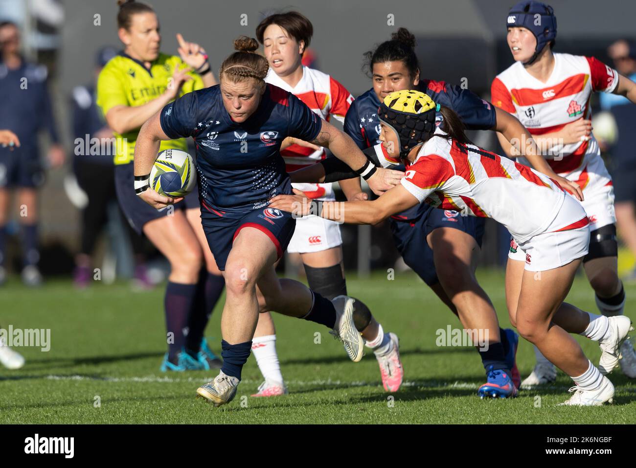 USA's Alev Kelter breaks during the Women's Rugby World Cup pool B ...