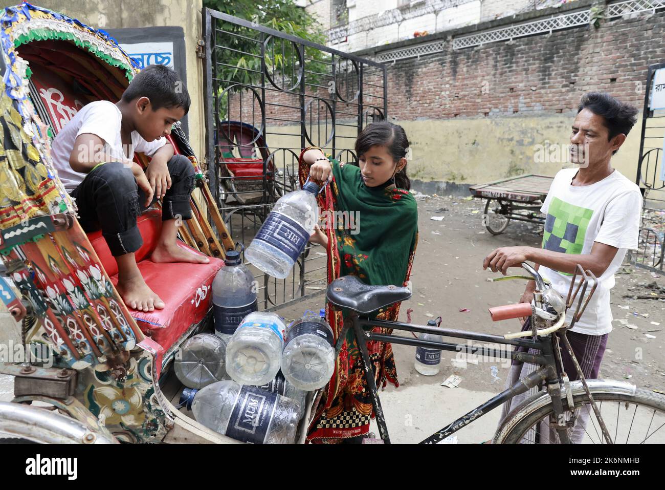 Water atm booths hi-res stock photography and images - Alamy