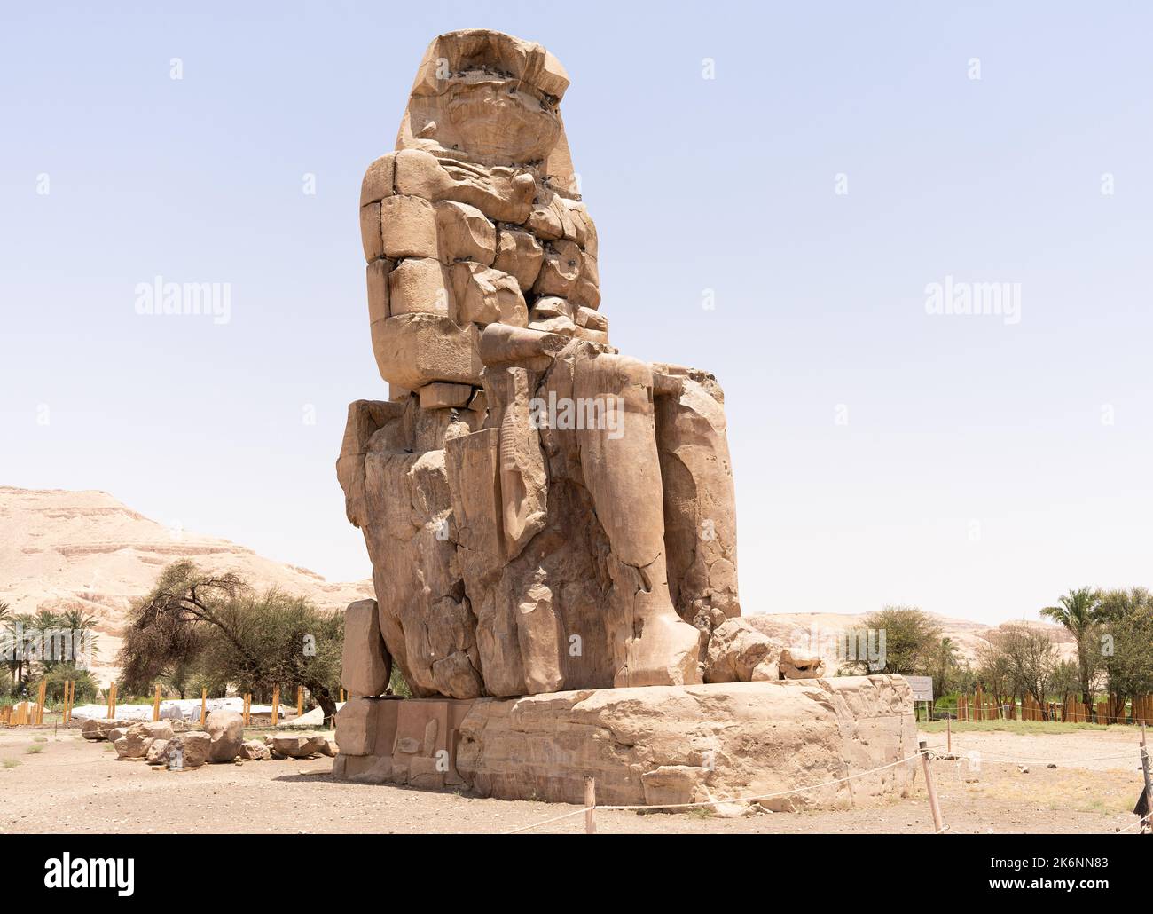 An ancient egyptian statue of a pharaoh Stock Photo - Alamy