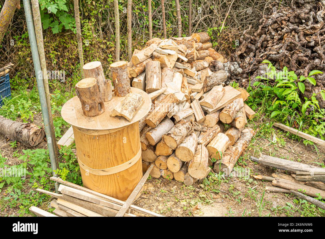 Log wood pile garden hi-res stock photography and images - Alamy