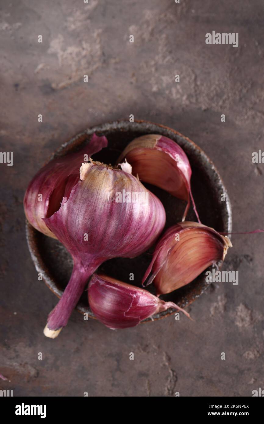 ripe garlic healthy food on the table Stock Photo - Alamy