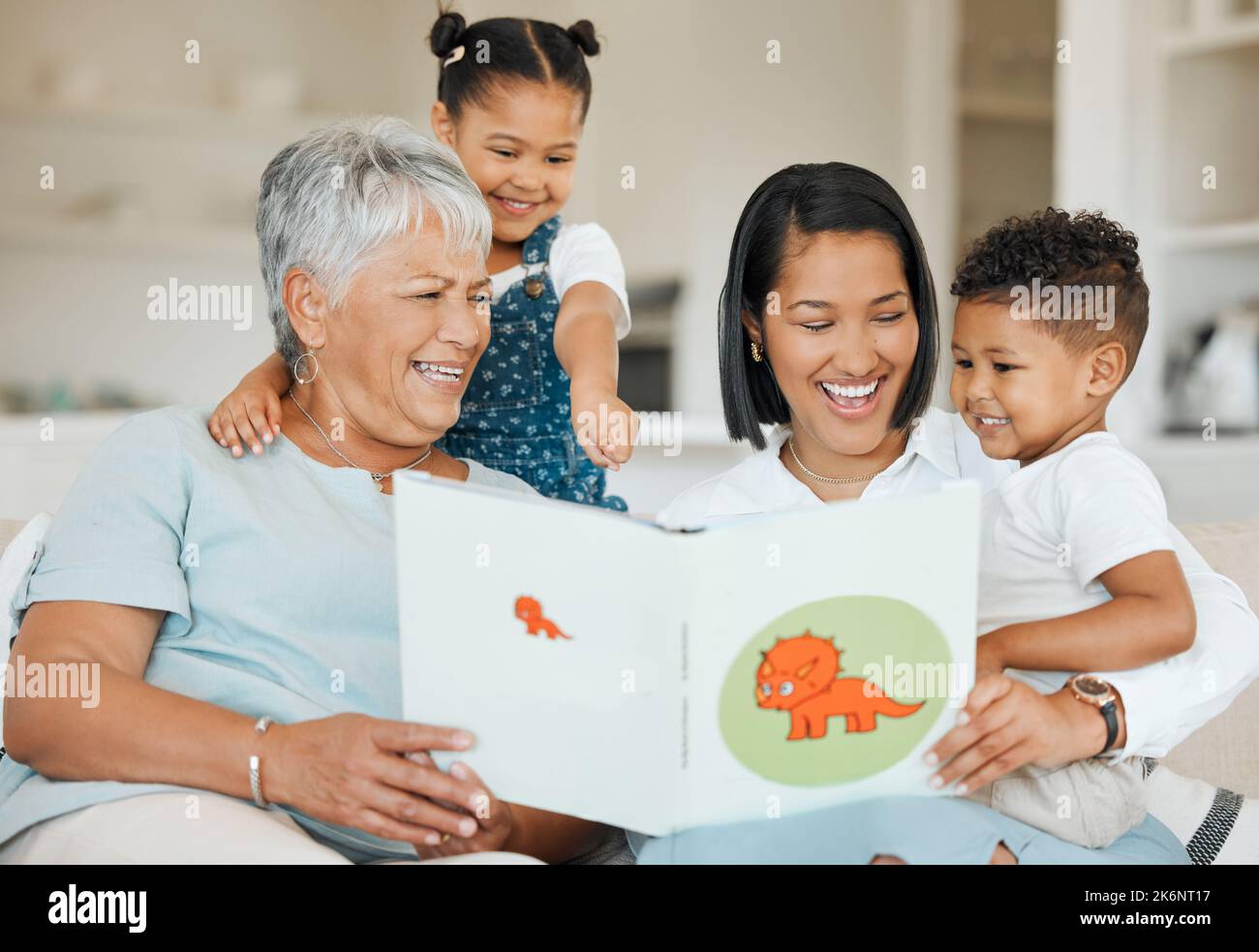 This is my family. a family reading a story book together at home Stock ...