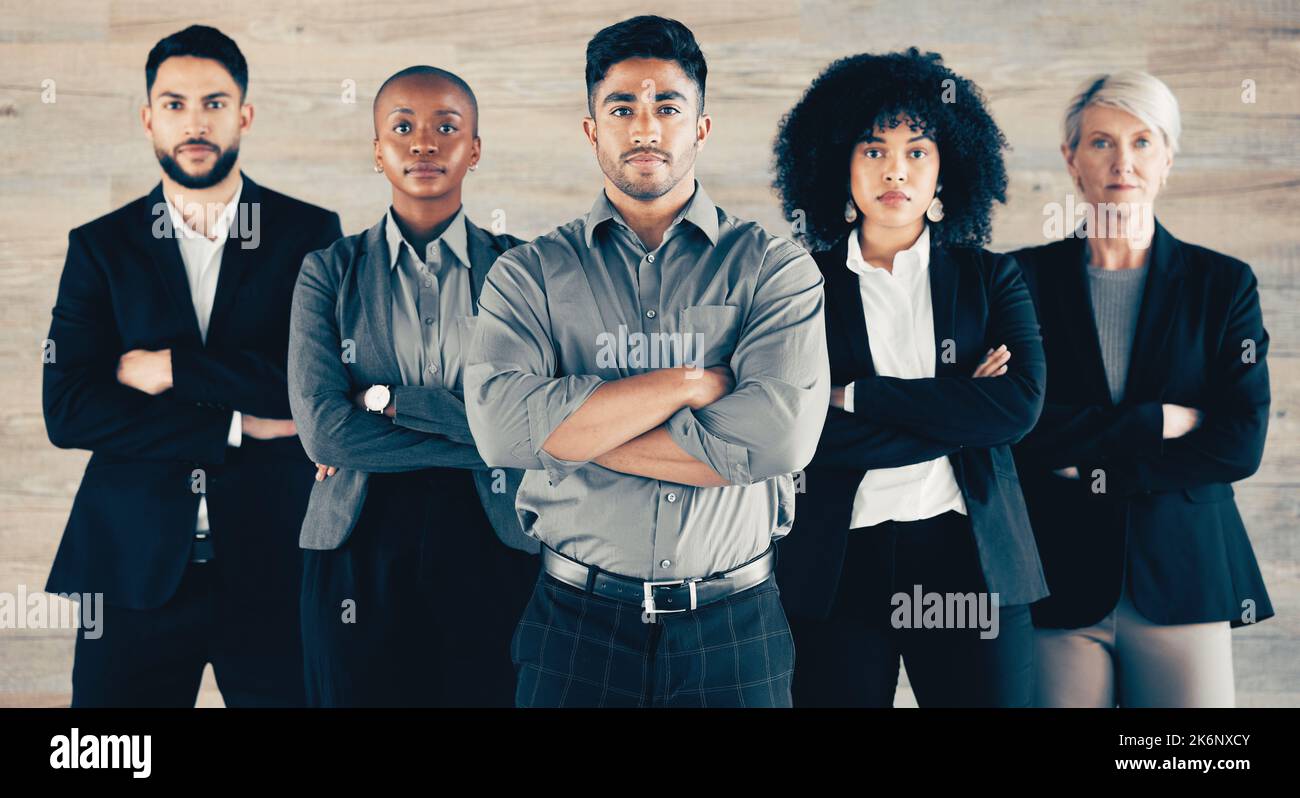 Serious businesswoman arm crossed hi-res stock photography and images ...