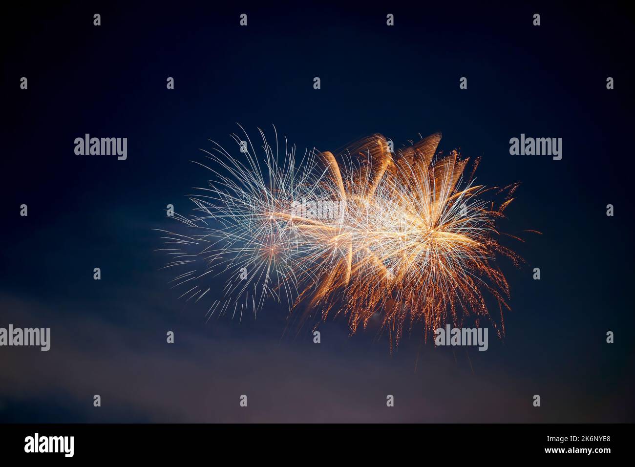 White fireworks fountains hi-res stock photography and images - Alamy