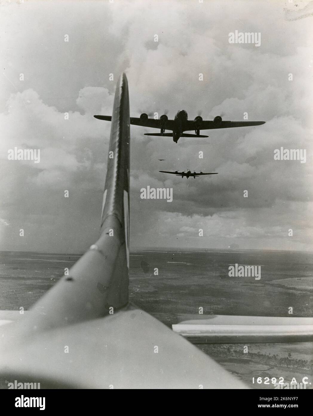 Boeing B-17. Boeing B-17. Front top gun turret, the gunner in the lead ...