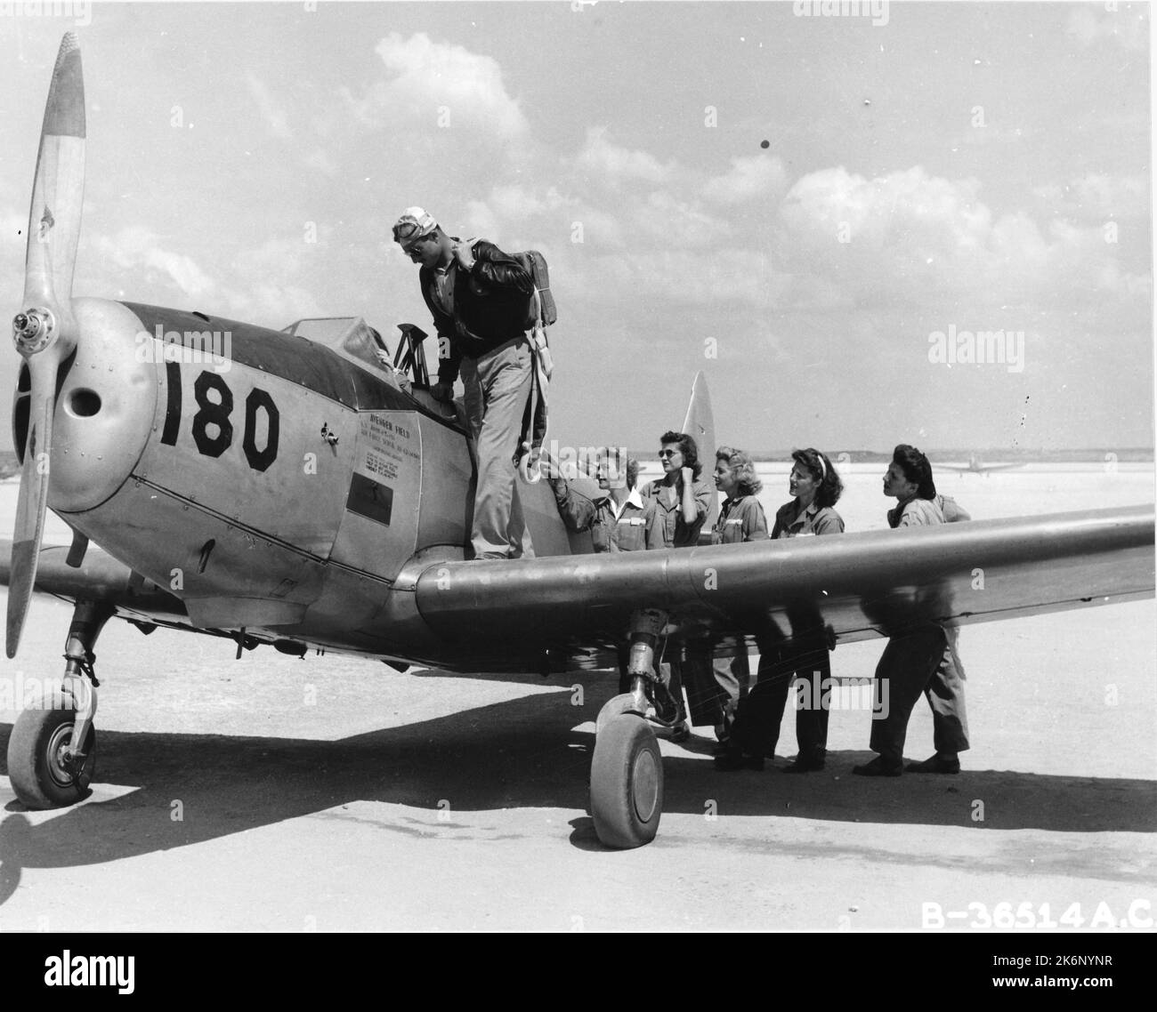 WASPs at Avenger Field, Sweetwater, Texas. WASPs at Avenger Field ...