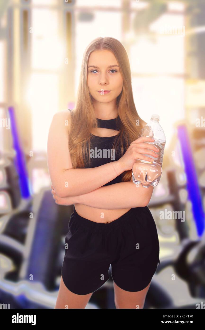 Young girl in fit outfit at the gym Stock Photo - Alamy