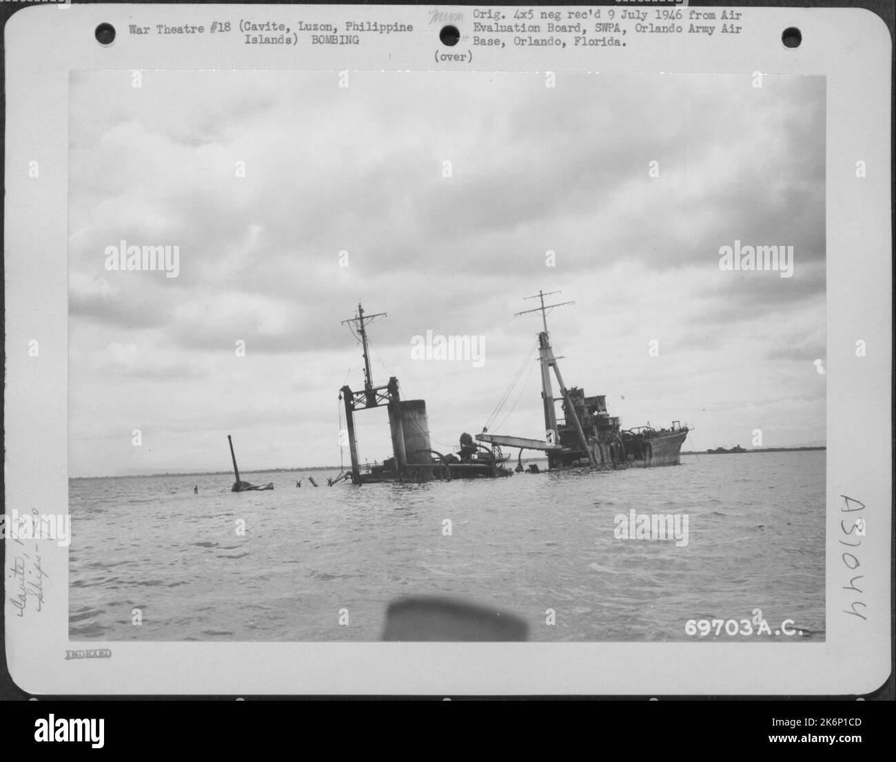 Manila bay ship Black and White Stock Photos & Images - Alamy