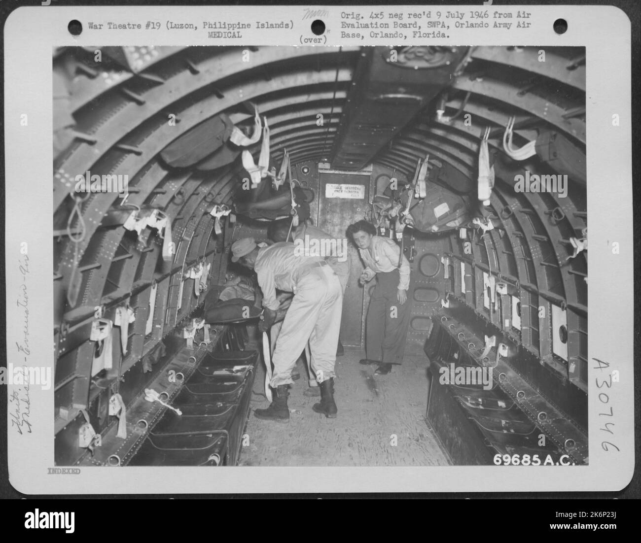 Personnel of the 408th Medical Collecting Company load wounded ...