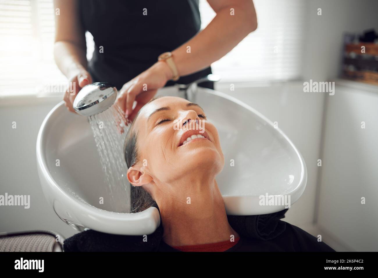 Cleaning scalp hi-res stock photography and images - Alamy