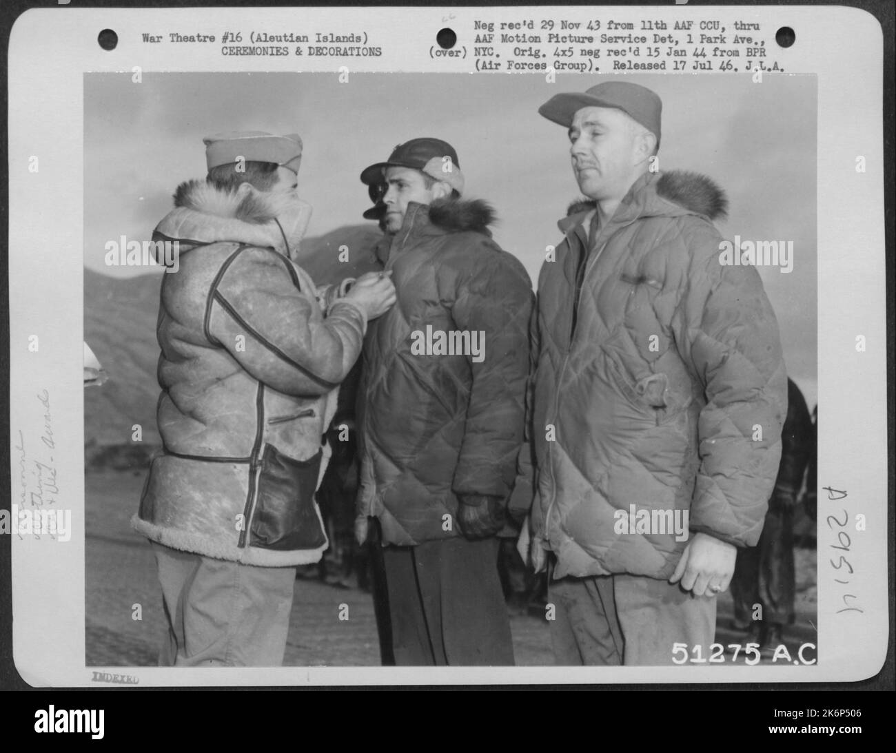 Brig. General Earl De Ford pinning Distinguished Flying Cross on Lt ...