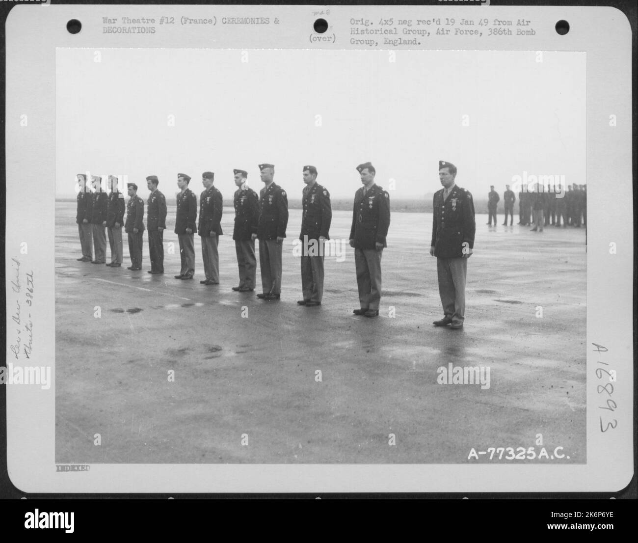 Members Of The 386Th Bomb Group Pose For The Photographer After ...