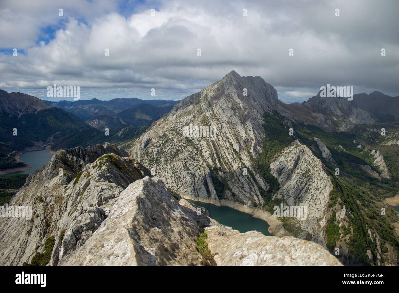 Perspective from the top of Gilbo Peak - 1674m high at Park Regional ...