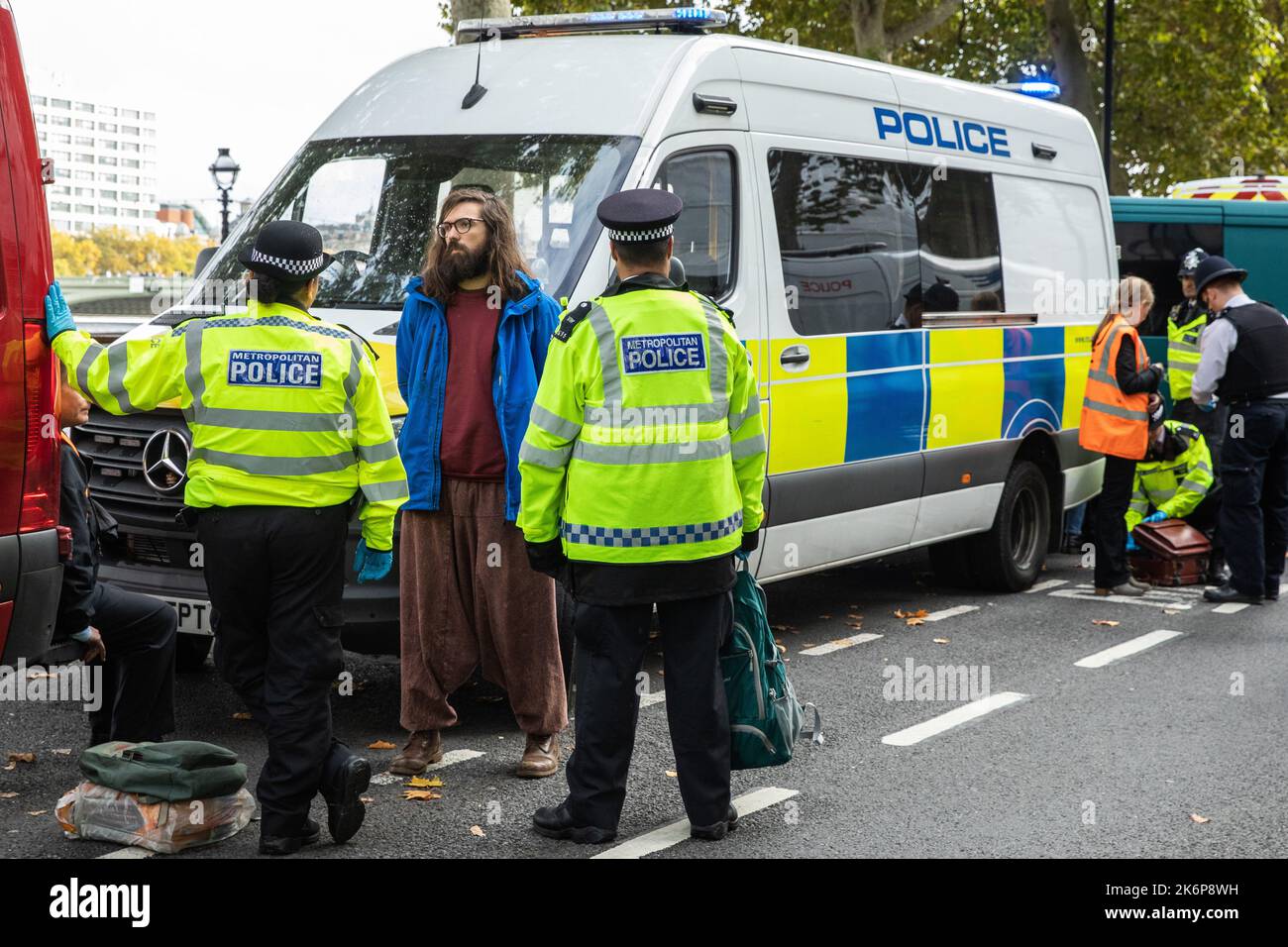 London, UK. 14th October, 2022. Metropolitan Police officers arrest ...