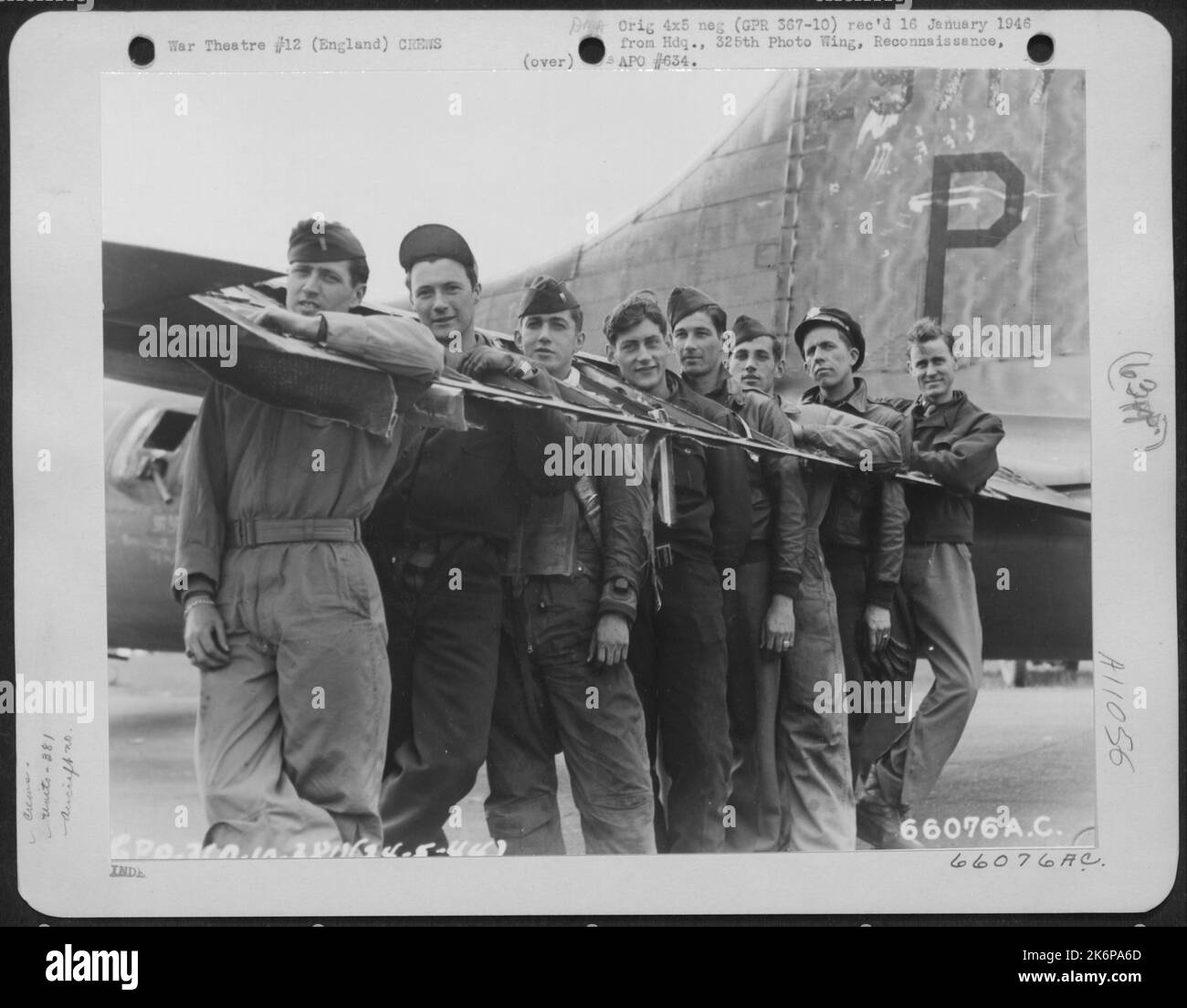 Crew Of Boeing B-17 "Flying Fortress" (Aircraft No. 297174) Standing By ...