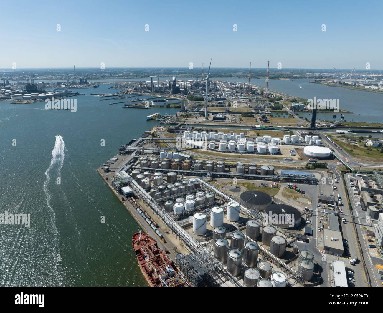 Oil refinery in antwerp harbour hi-res stock photography and images - Alamy