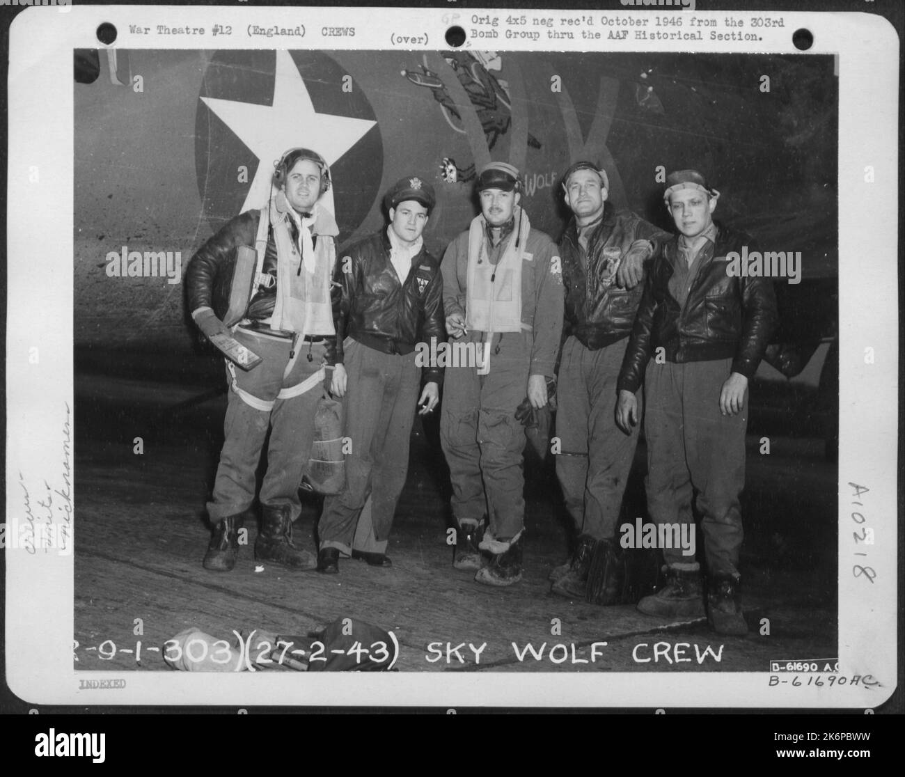 Crew Of The Boeing B-17 "Flying Fortress" "Sky Wolf" Pose Beside The ...