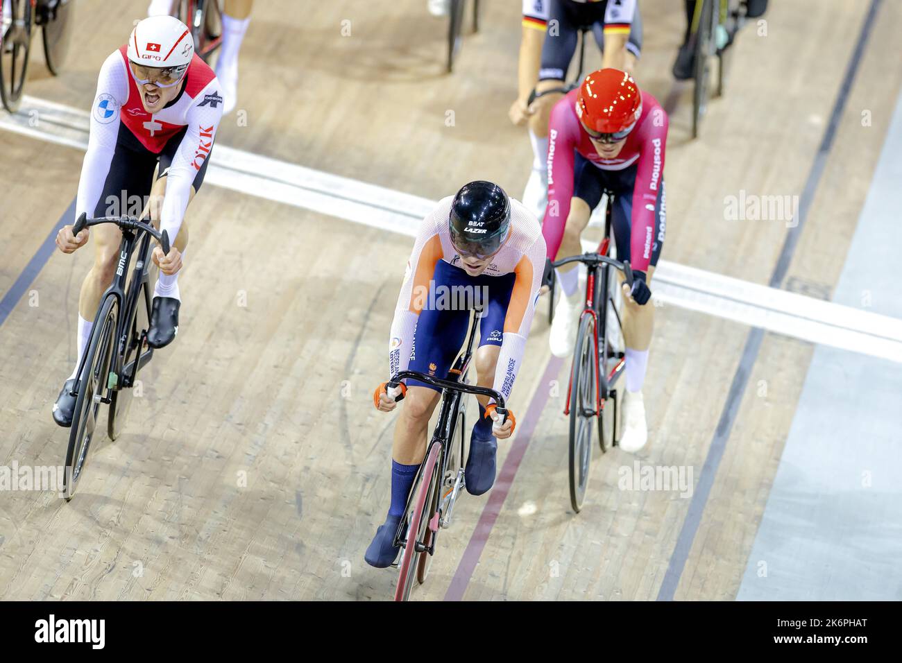 SAINT-QUENTIN-EN-YVELINES - Vincent Hoppezak in action in the scratch ...