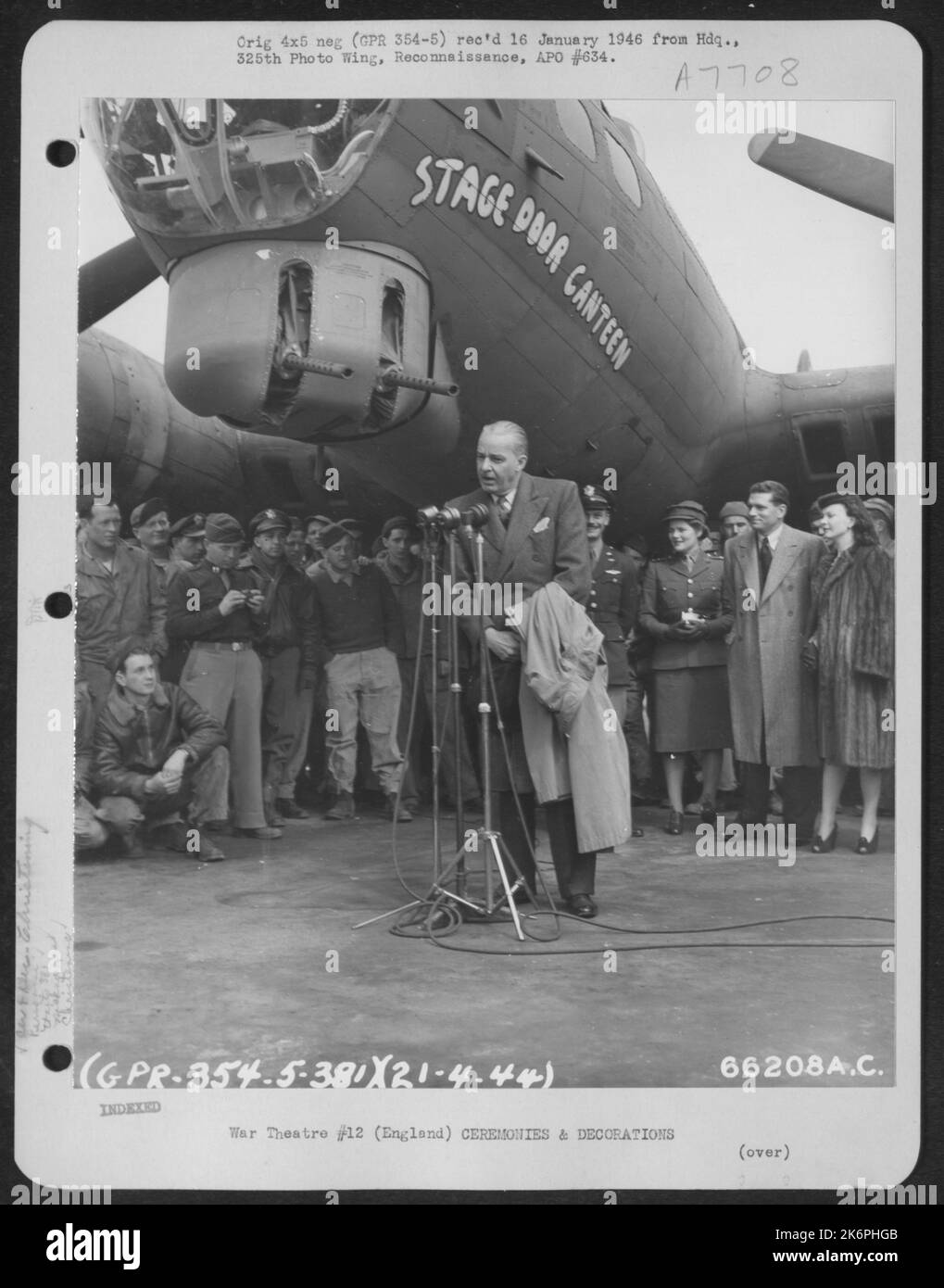 Alfred Lunt Speaks At The Christening Of The Boeing B-17 'Stage Door ...