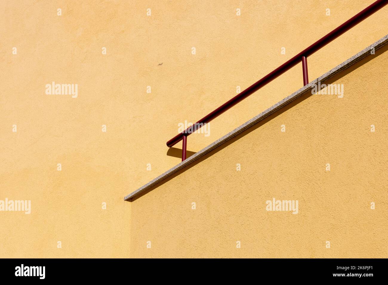 Railing on a concrete wall hi-res stock photography and images - Alamy