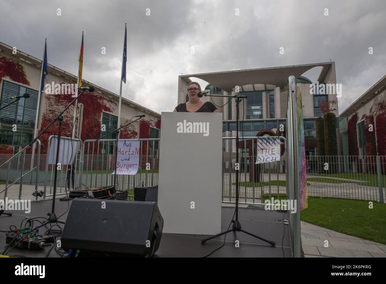 Berlin, Germany. 15th Oct, 2022. Protesters at a rally in front of the ...