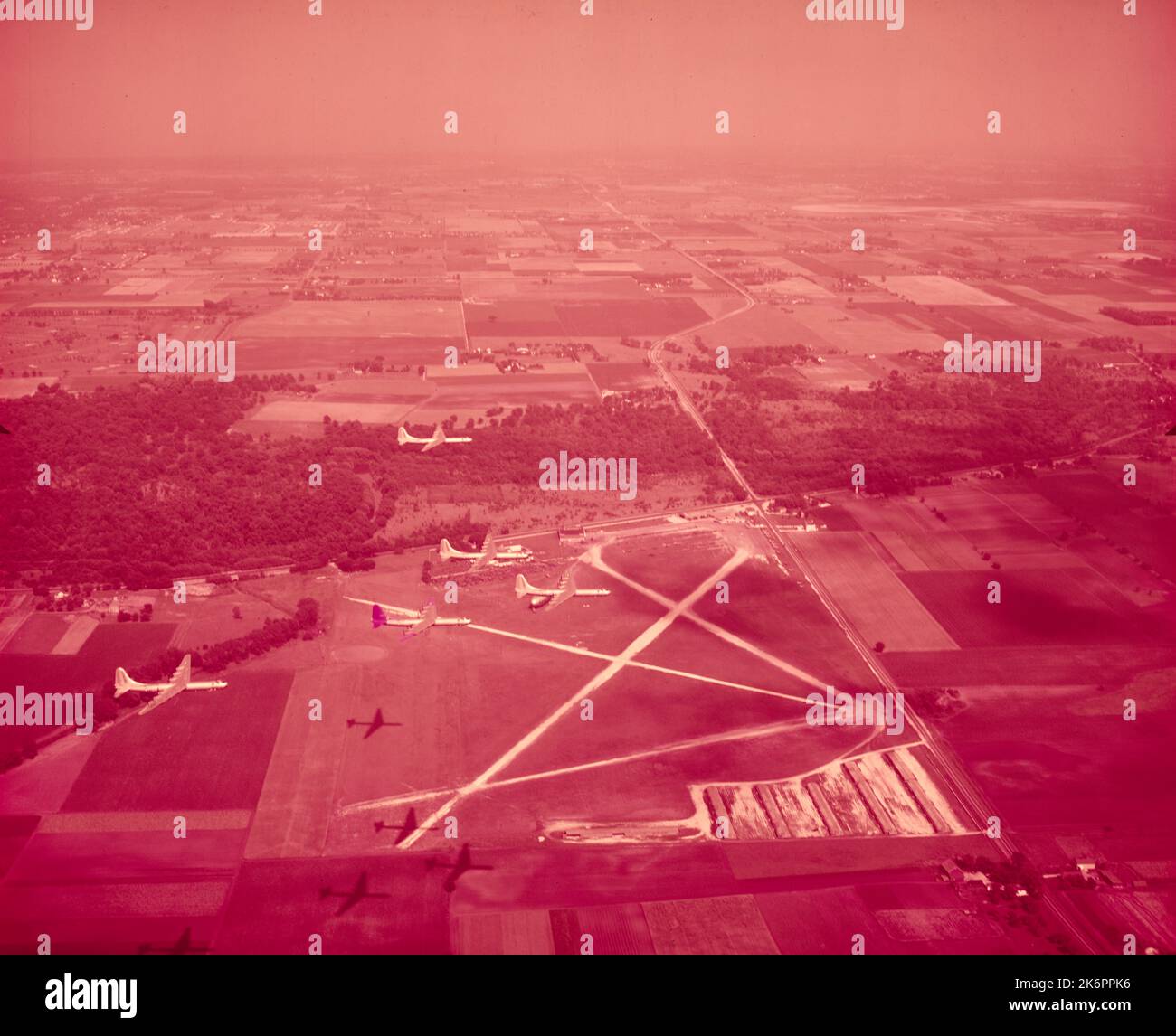 B 36 formation hi-res stock photography and images - Alamy