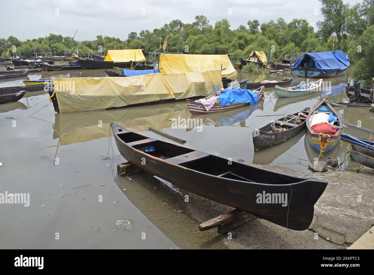 Fishing boat in Bombay Harbour , Bombay Mumbai , Maharashtra , India ...