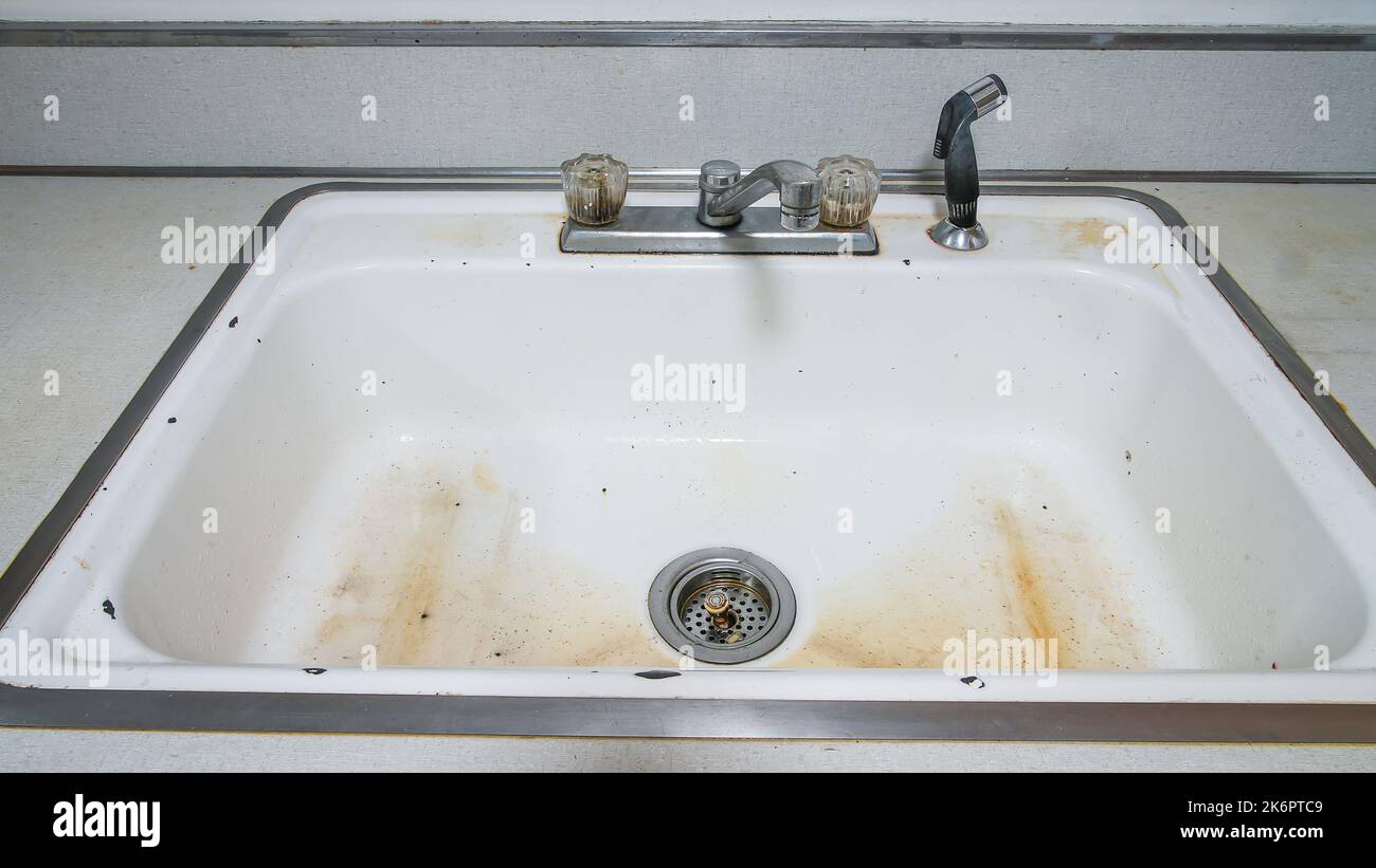 Unclean kitchen hi-res stock photography and images - Alamy