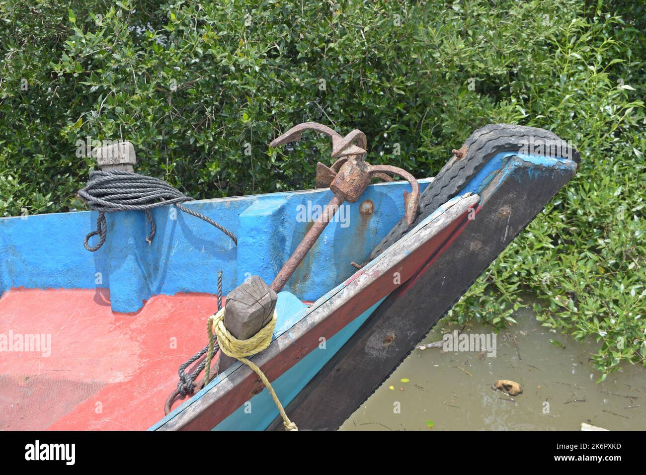 old rustic anchor Stock Photo - Alamy