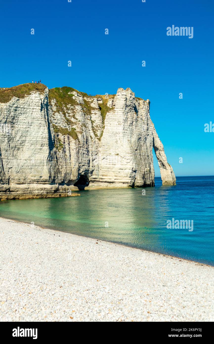 Beach walk on the beautiful alabaster coast near Étretat - Normandy ...