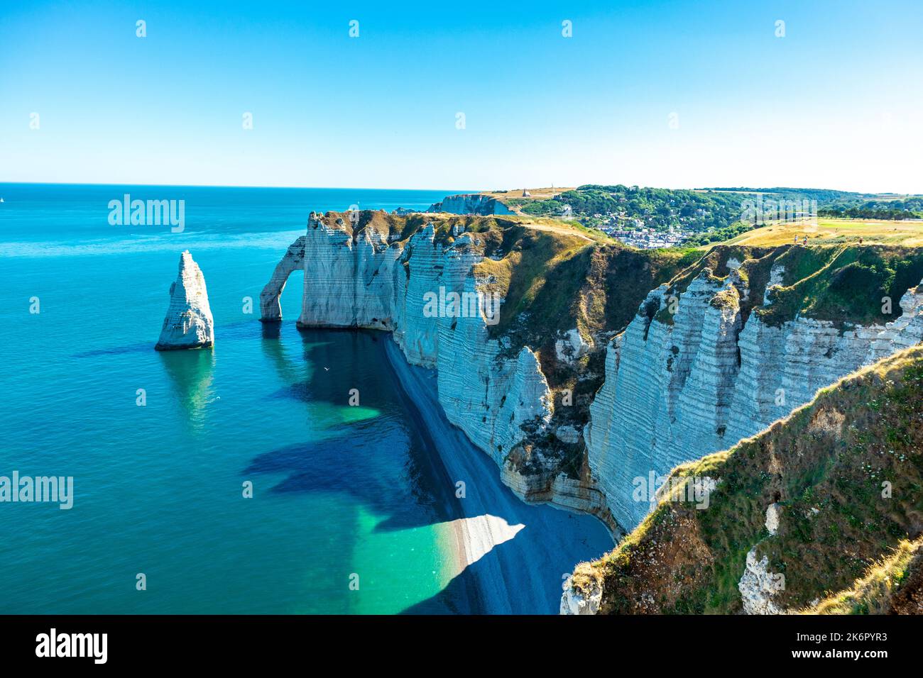 Beach walk on the beautiful alabaster coast near Étretat - Normandy ...