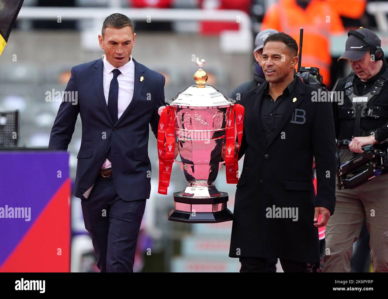 Former players Jason Robinson (right) and Kevin Sinfield carry the ...