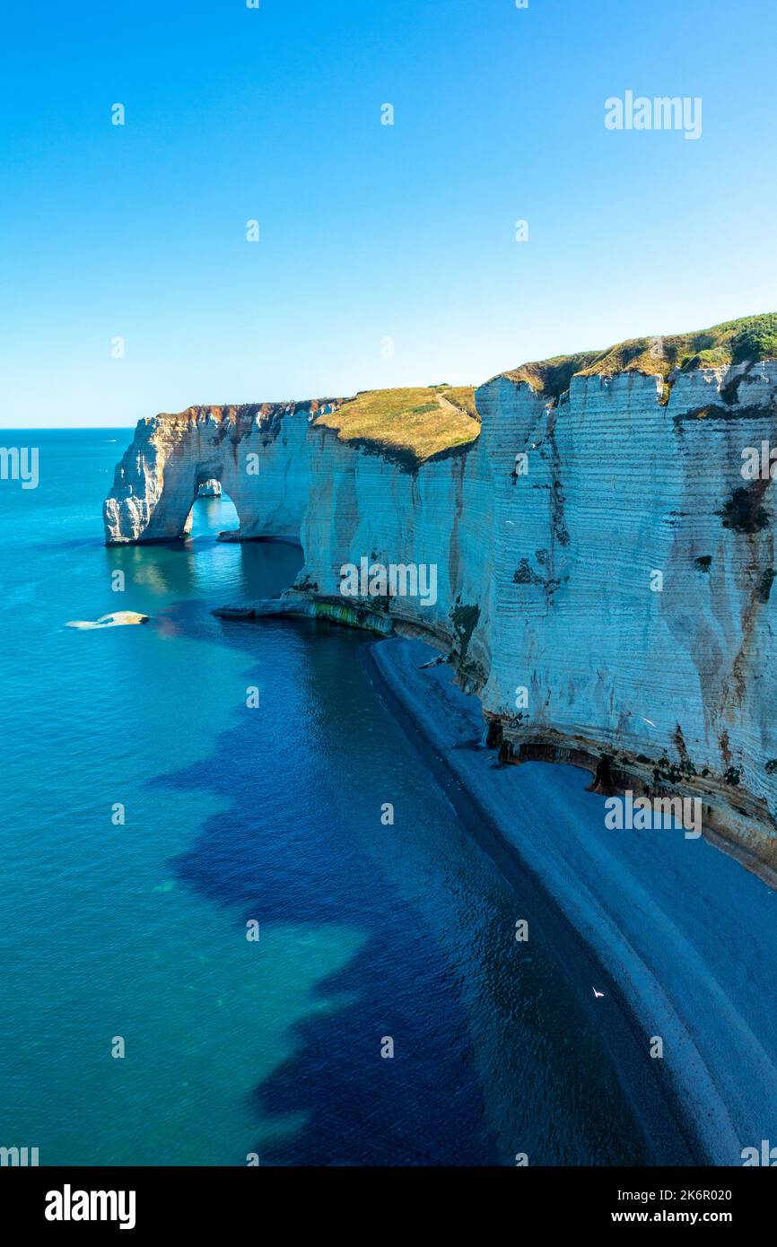 Beach walk on the beautiful alabaster coast near Étretat - Normandy ...