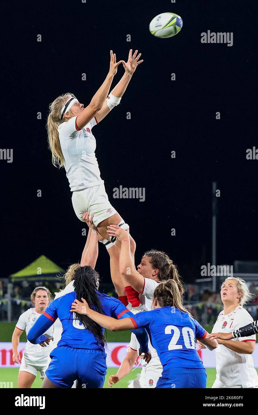Alex Matthews of England receives ball in line-out during the Women's ...