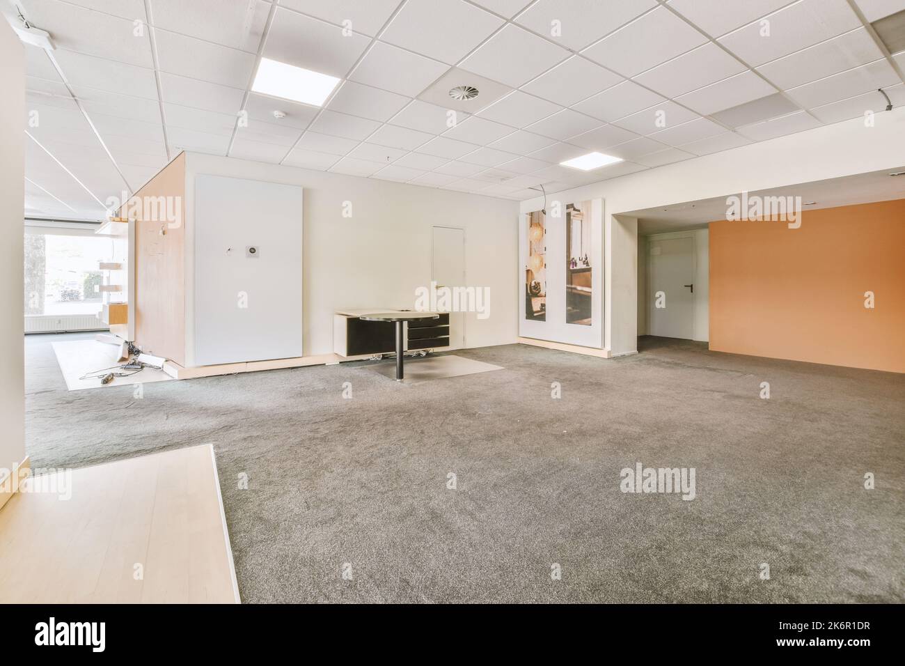 A cozy and spacious empty room in a luxury house Stock Photo - Alamy