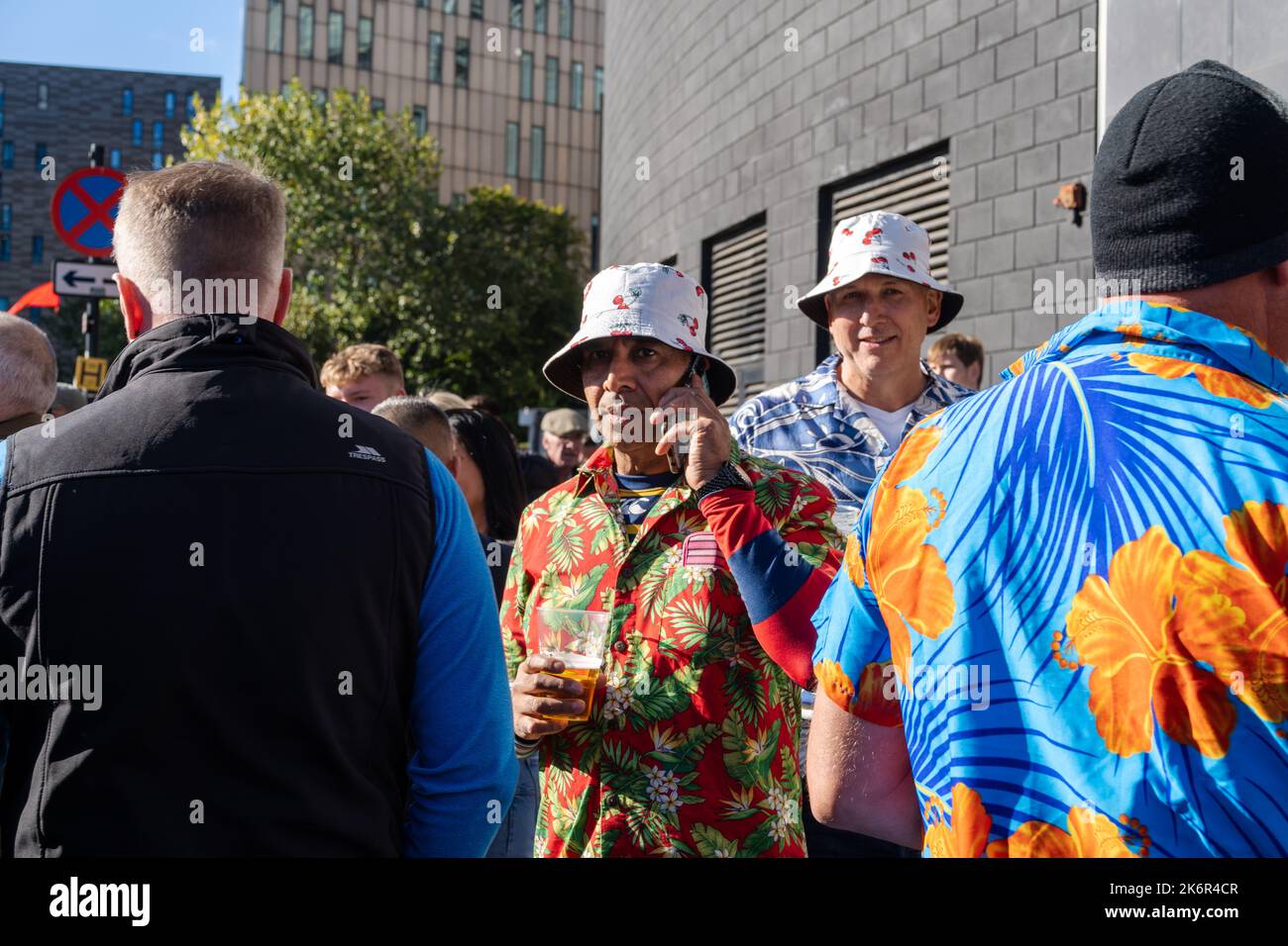 England fans outside stadium hi-res stock photography and images - Alamy