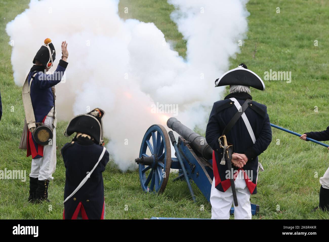 07 October 2022, Thuringia, Cospeda: Performers in period uniforms act ...