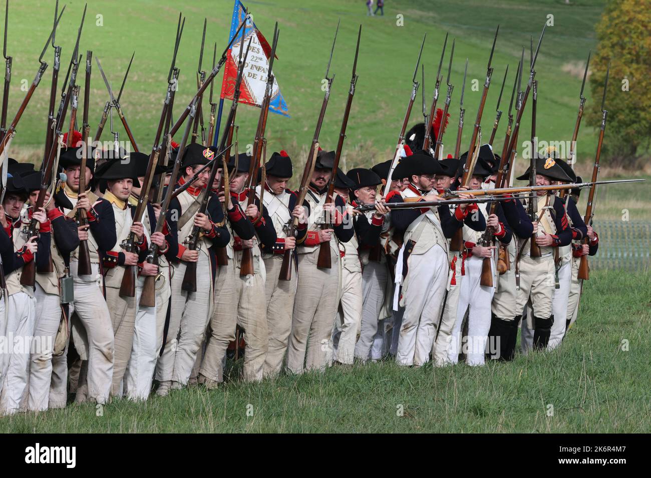 07 October 2022, Thuringia, Cospeda: Performers in period uniforms act ...