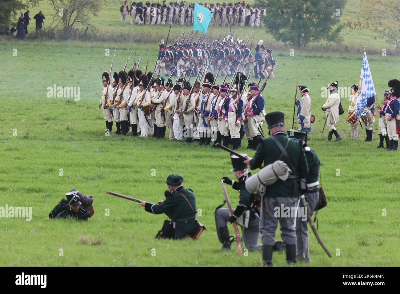 07 October 2022, Thuringia, Cospeda: Performers in period uniforms act ...