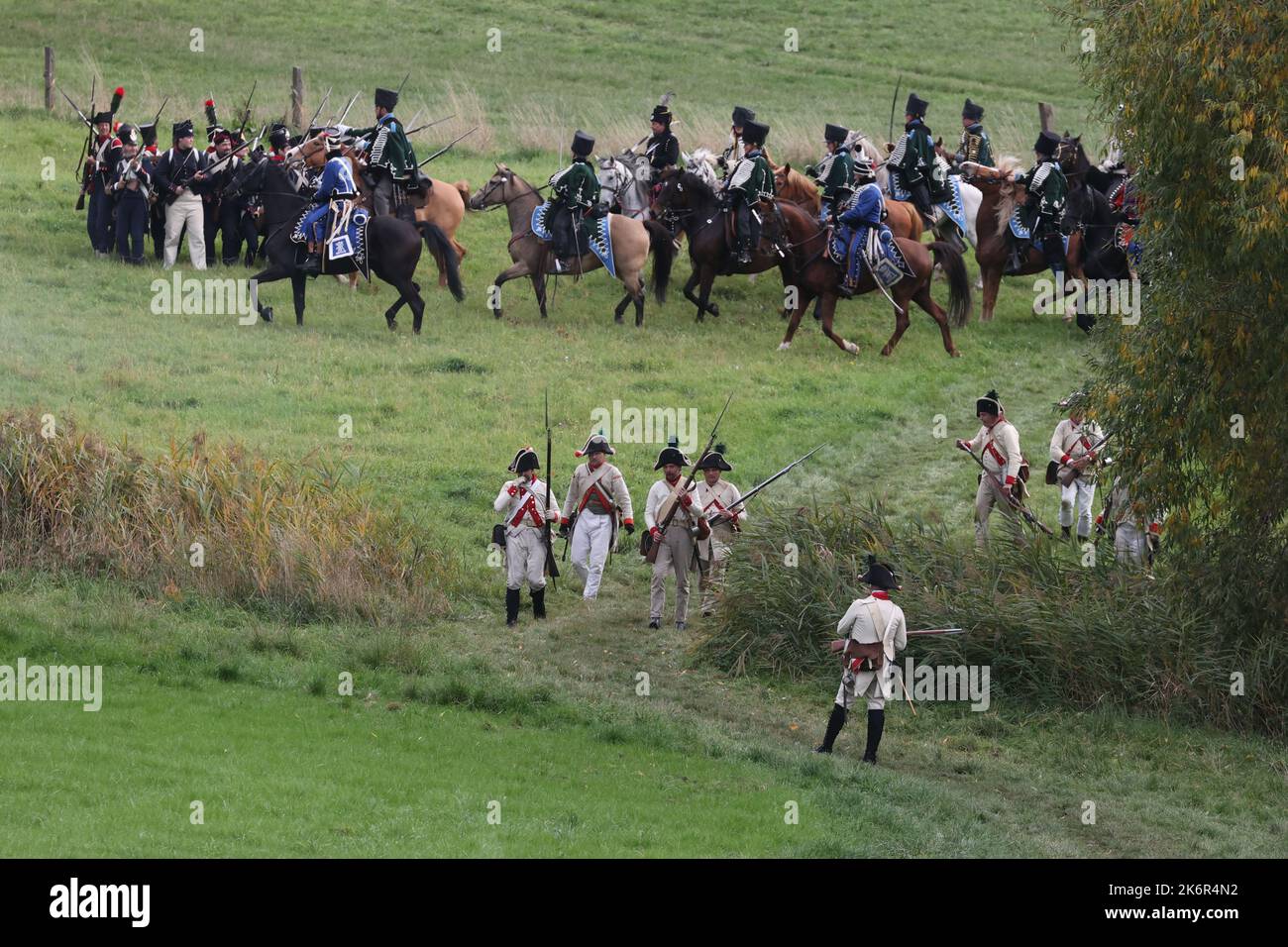 07 October 2022, Thuringia, Cospeda: Performers in period uniforms act ...