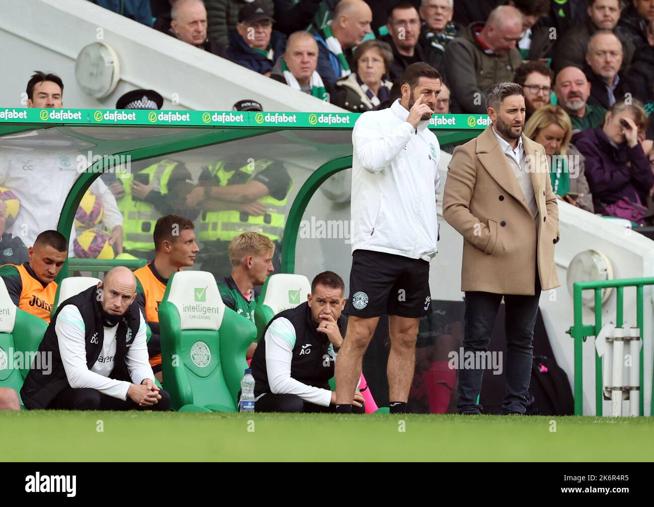 Hibernian manager Lee Johnson during the cinch Premiership match at ...