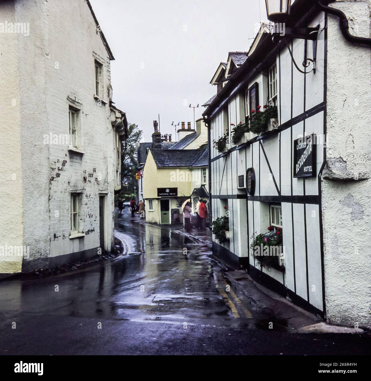 Queens head hawkshead 1980 hi-res stock photography and images - Alamy