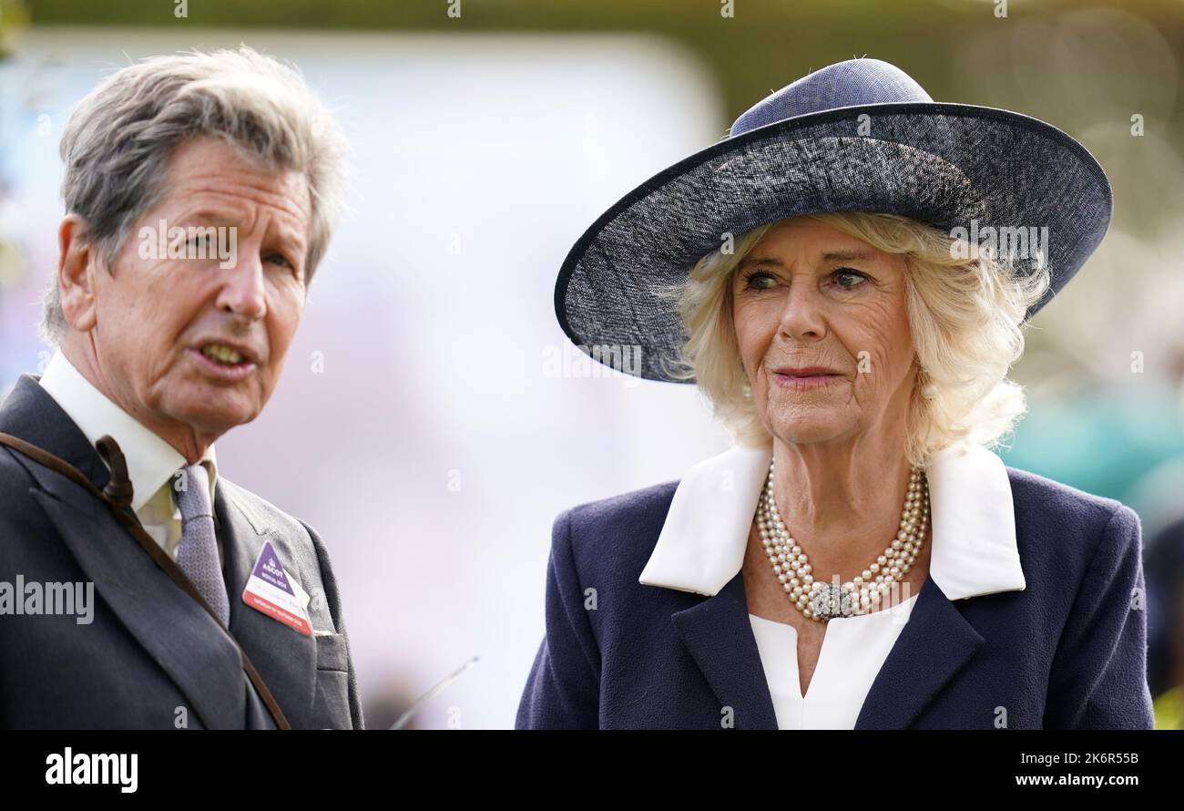 The Queen Consort with racing manager John Warren during the QIPCO ...