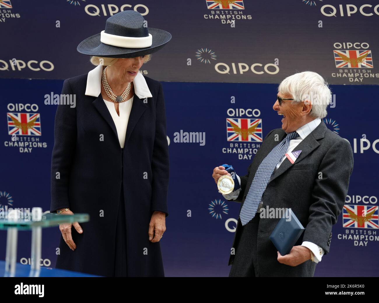 The Queen Consort with former jockey Willie Carson during the QIPCO ...