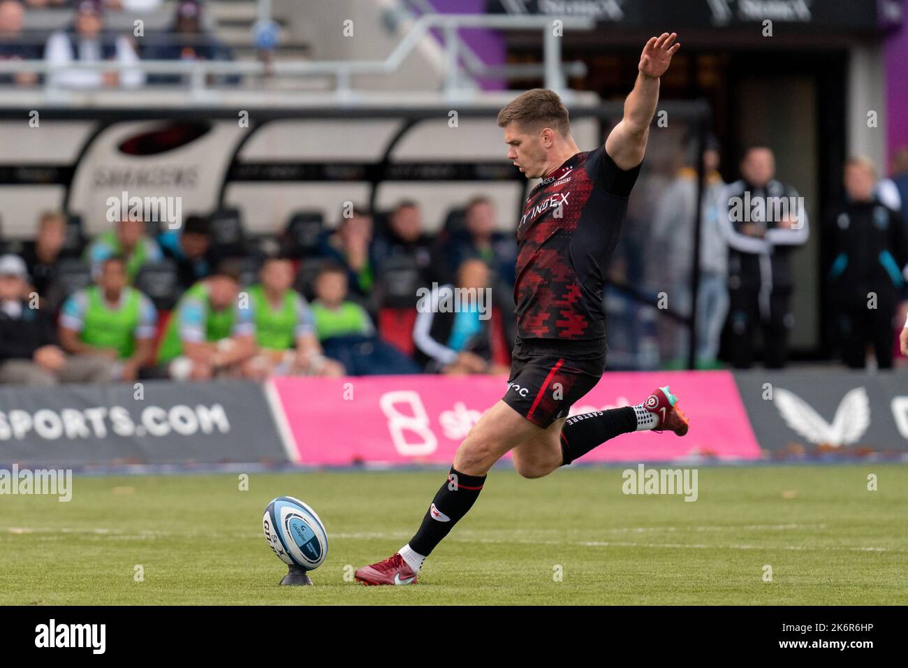 Owen Farrell #10 of Saracens converts the try kick during the Gallagher ...
