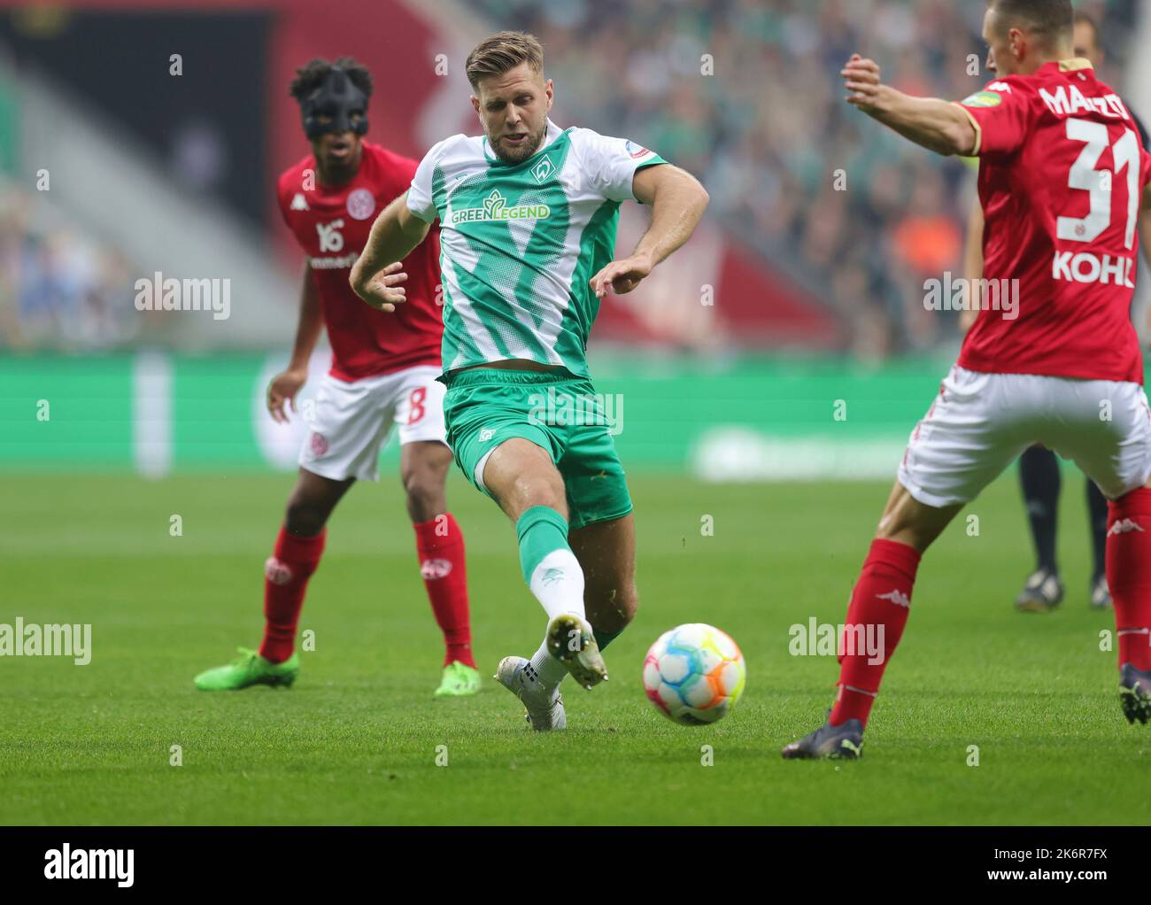 Bremen, Deutschland. 15th Oct, 2022. firo : 15.10.2022, football, soccer, 1st league, first 1st ...